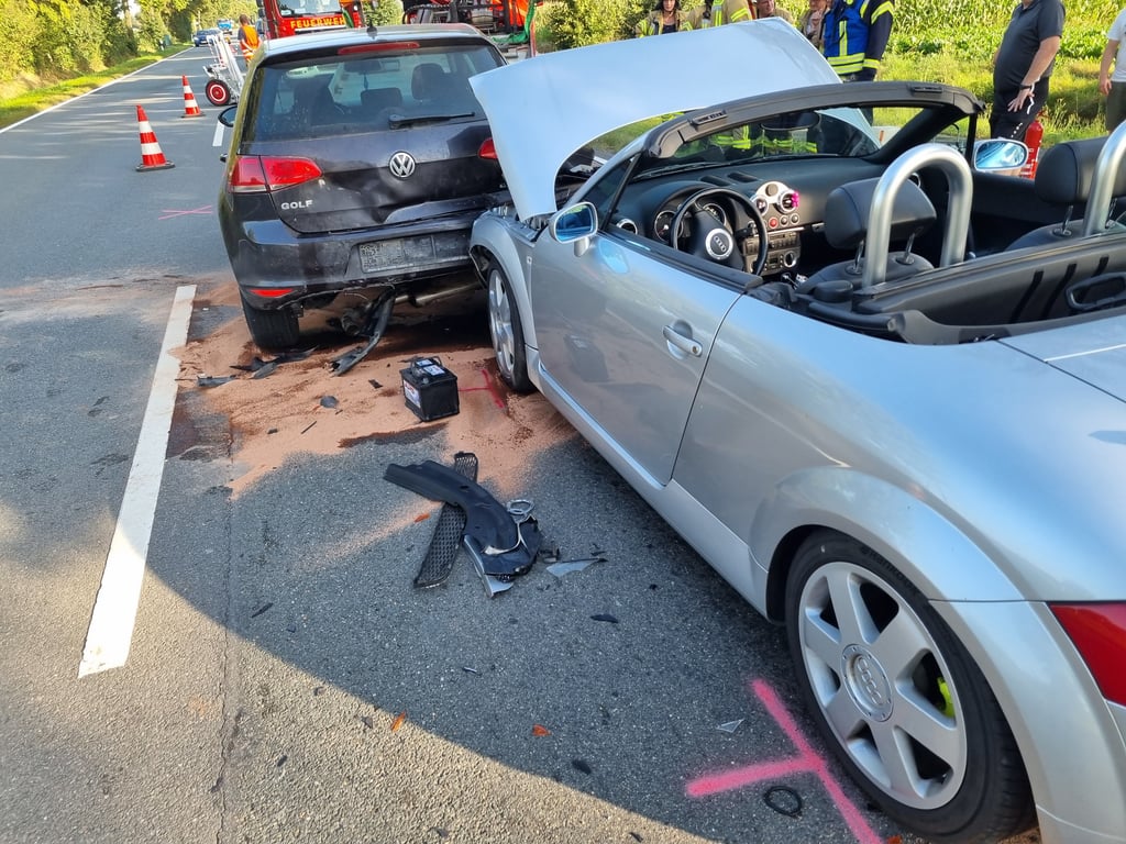 Unfall auf der B7 zwischen Rimbeck und Ossendorf