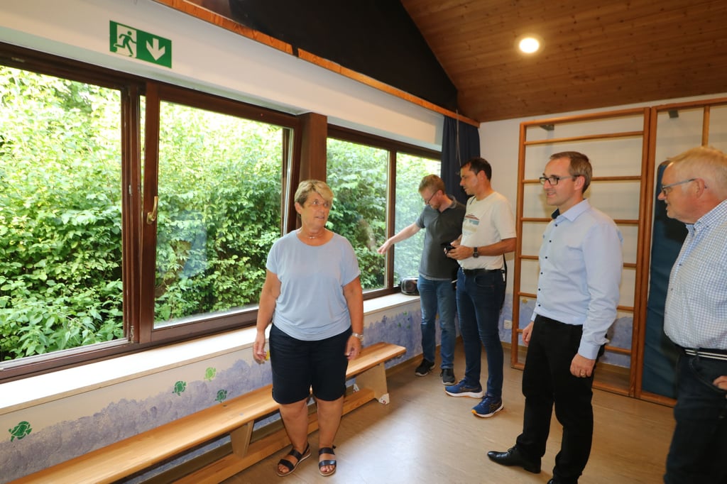 Spenge: Bauausschuss besichtigt Sporthalle und Kita Lenzinghausen