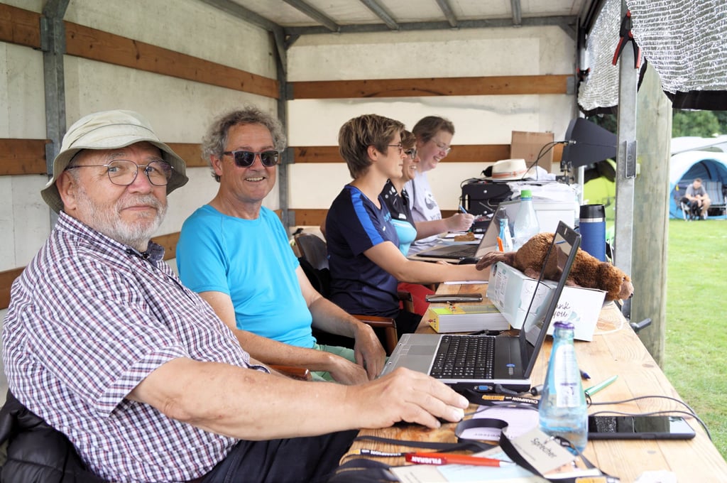 Auf vier Pfoten durch den Parcours