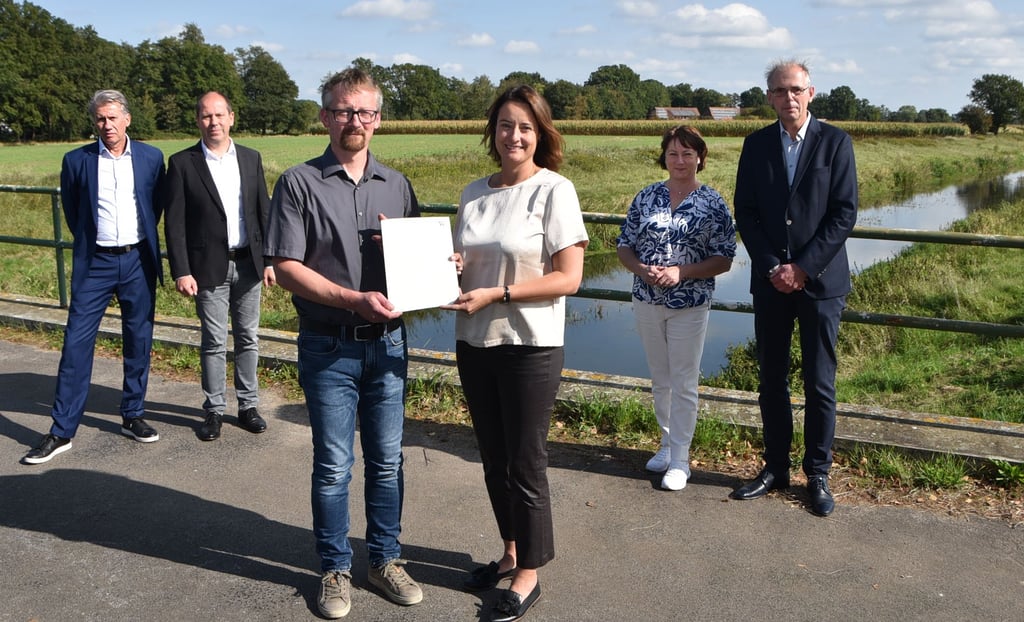 Rahden: Bezirksregierung übergibt Förderbescheid in Preußisch Ströhen