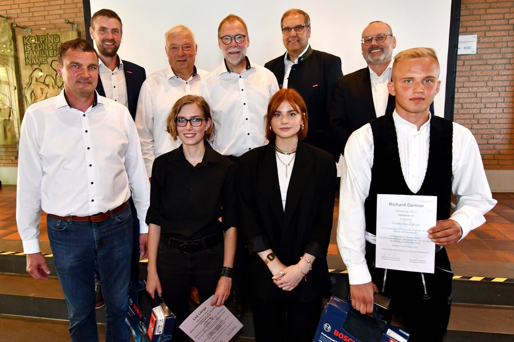 Kreishandwerksmeister würdigt in Brakel Spitzenleistungen