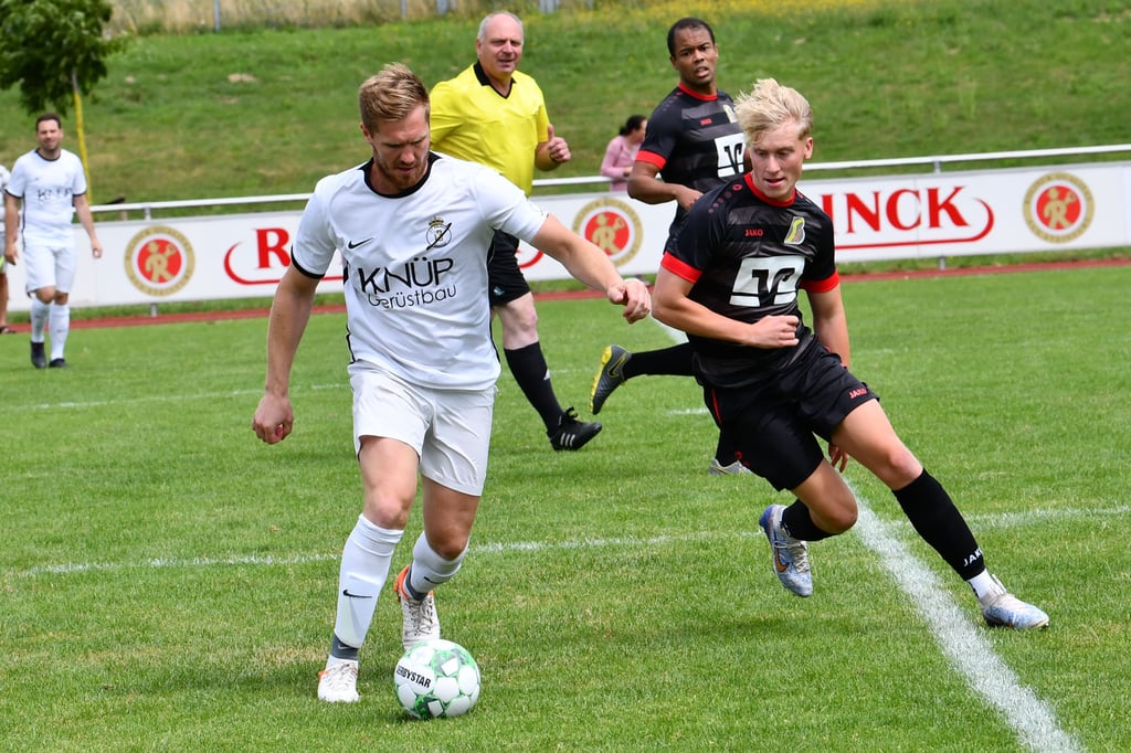 Langenhorster veredeln Englische Woche, Galaxy bekommt Punkte am Grünen ...