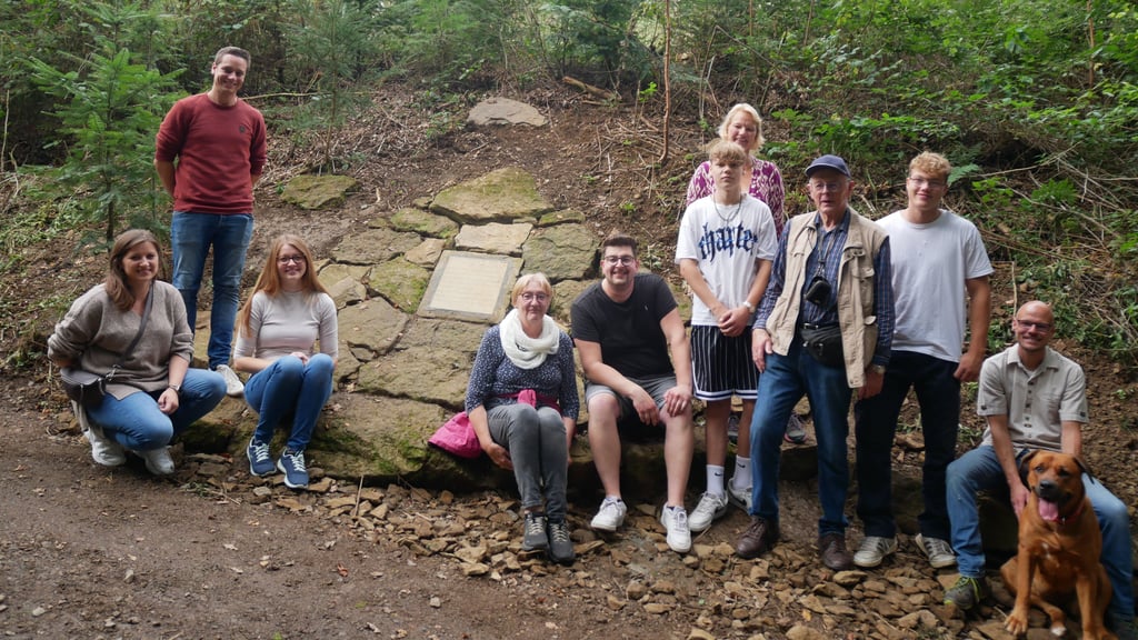 Hüllhorst: Denkmal auf Krögers Rott im Wiehengebirge errichtet