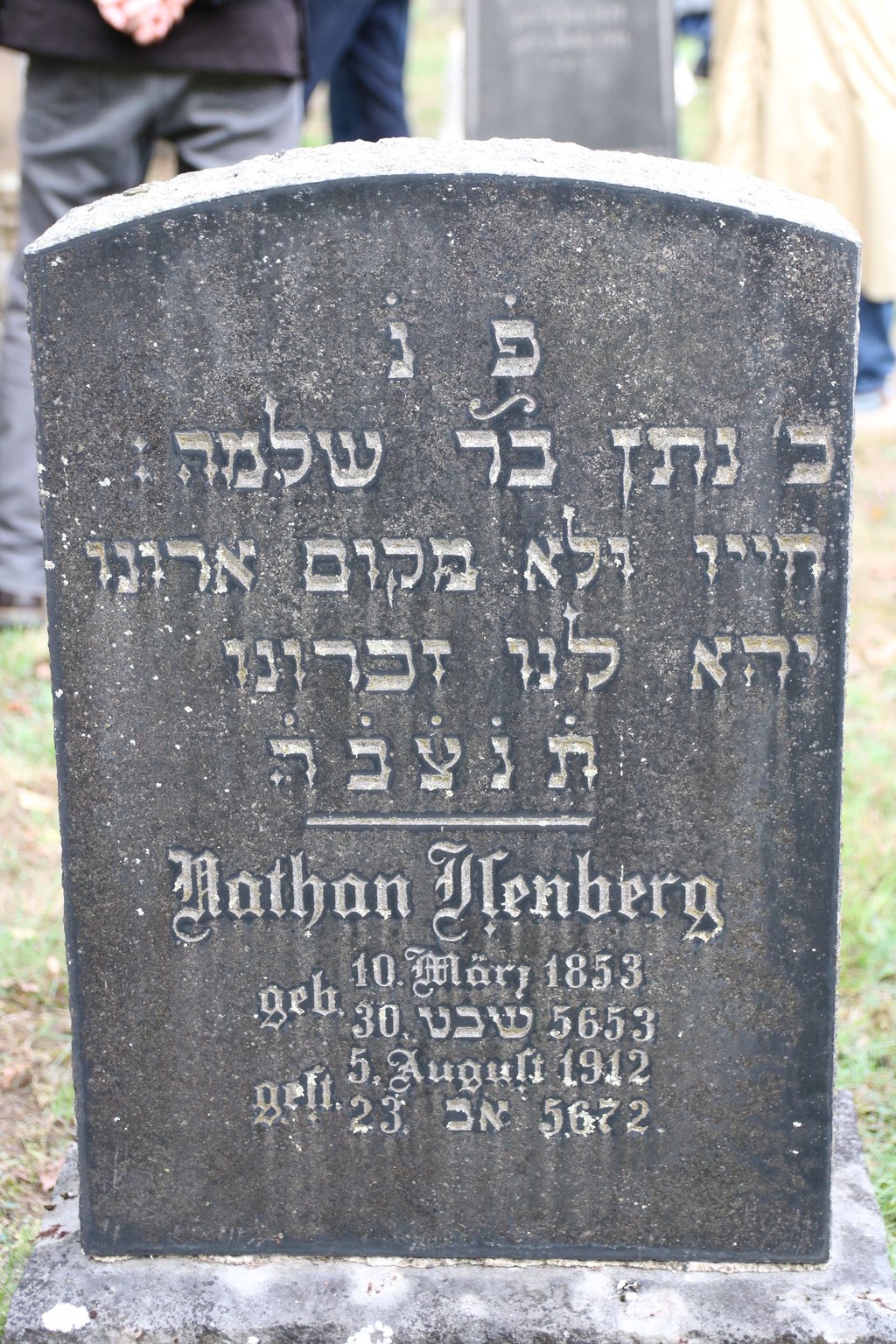 Rätsel um vergrabene Grabsteine in Halle