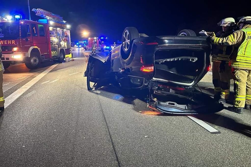 A44 bei Warburg: Autofahrer aus Paderborn stirbt nach Unfall
