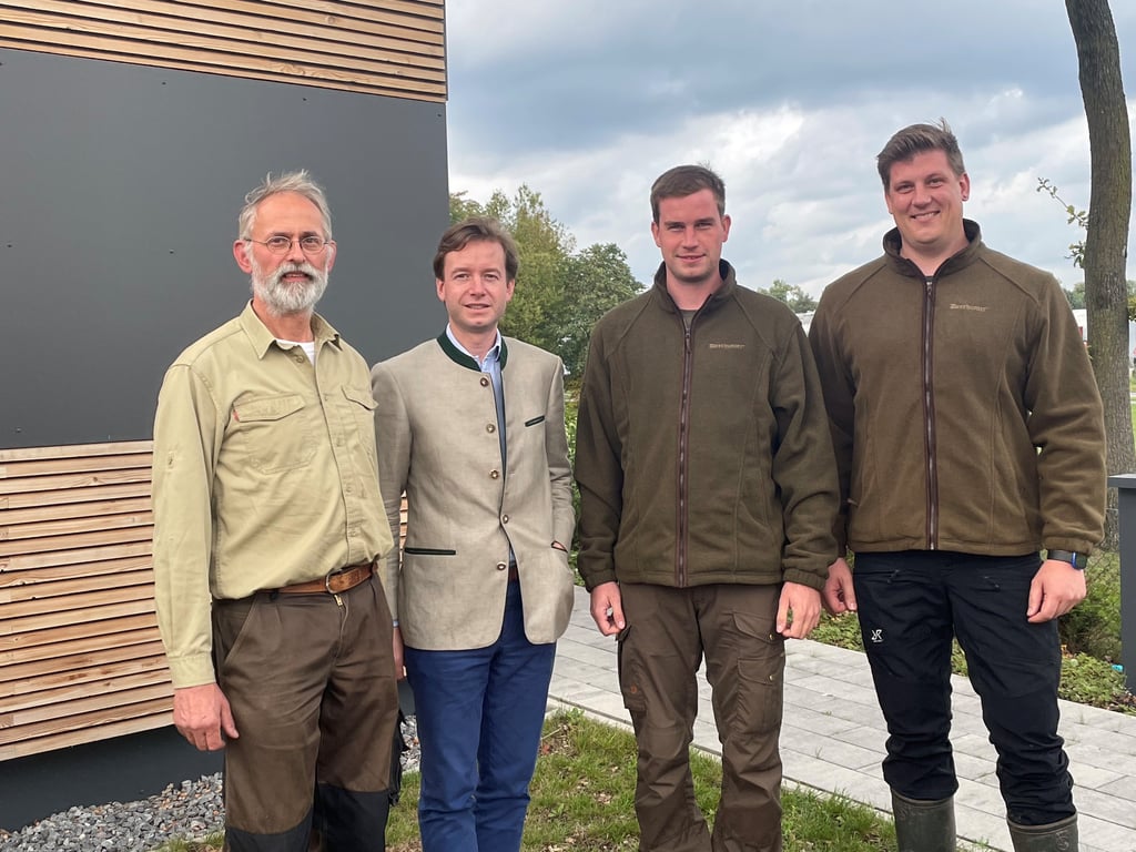 Schloß Holte-Stukenbrock: Neue Forstbetriebsleitung bei der Tenge ...