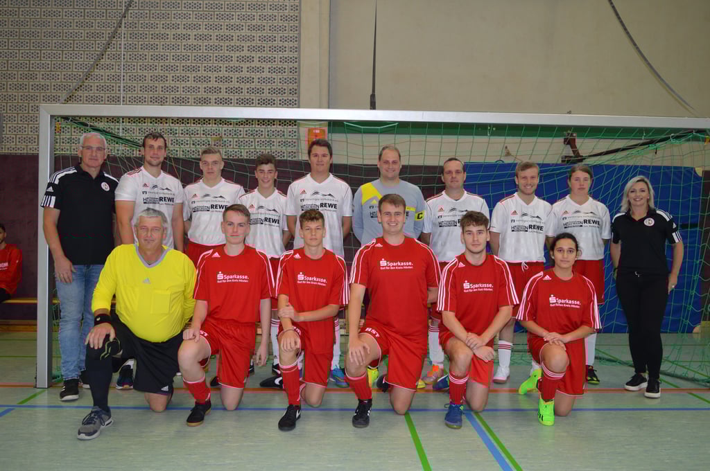 Fußballturnier der Schiedsrichter in der Warburger Oktoberwoche: Daniel ...