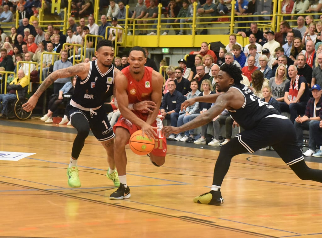 Paderborn: Baskets in Frankfurt zu Gast in einer anderen Welt