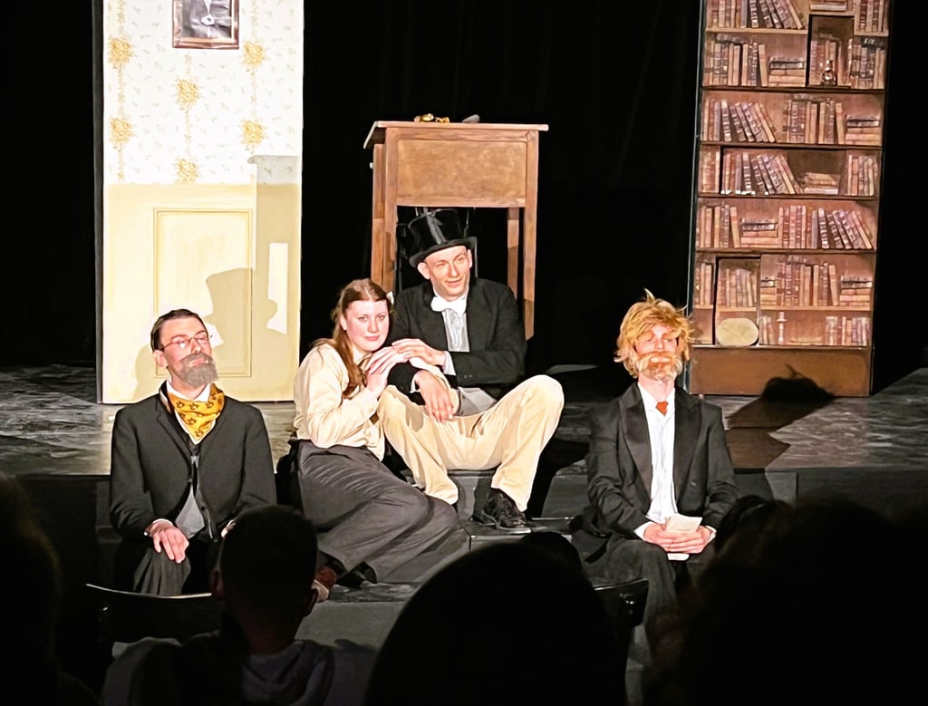 Paderborn: Studiobühne der Universität inszeniert "Die Feuerzangenbowle"