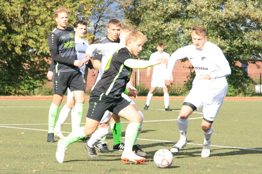 Fußball-B-Liga 1: Aufsteiger SV Sandebeck trotzt Spitzenreiter SV ...
