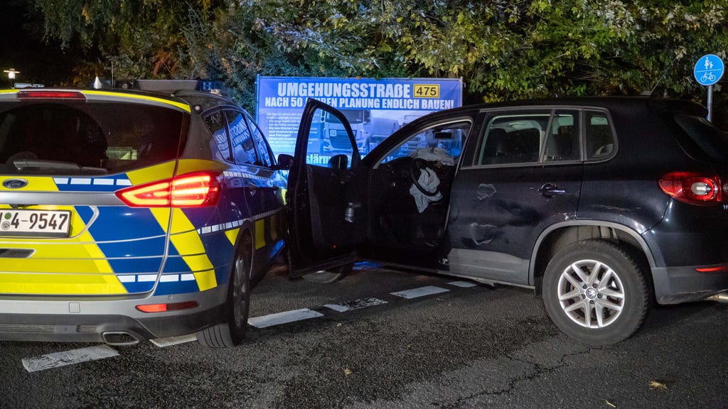Beckum: Autofahrer flüchtet vor Polizei und kollidiert mit Streifenwagen