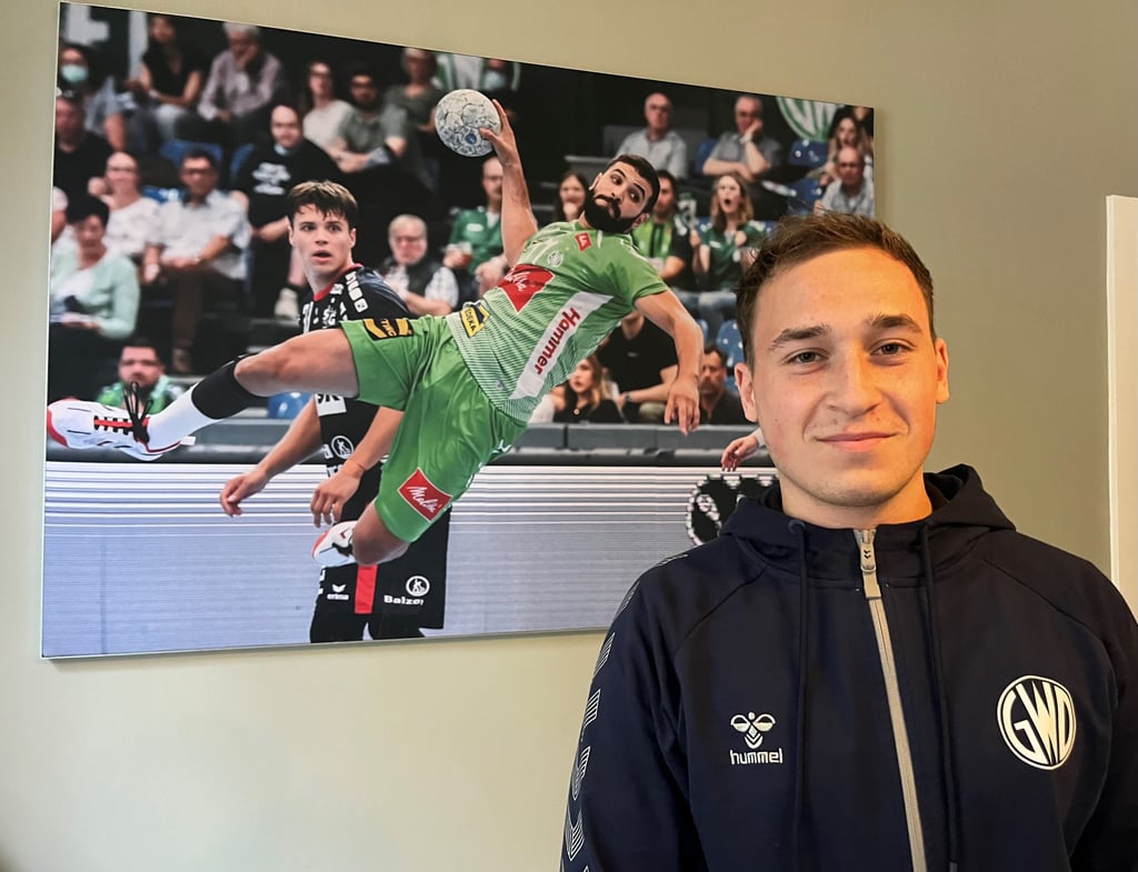 In Tengern im Fußball-Tor, bei GWD am Schreibtisch