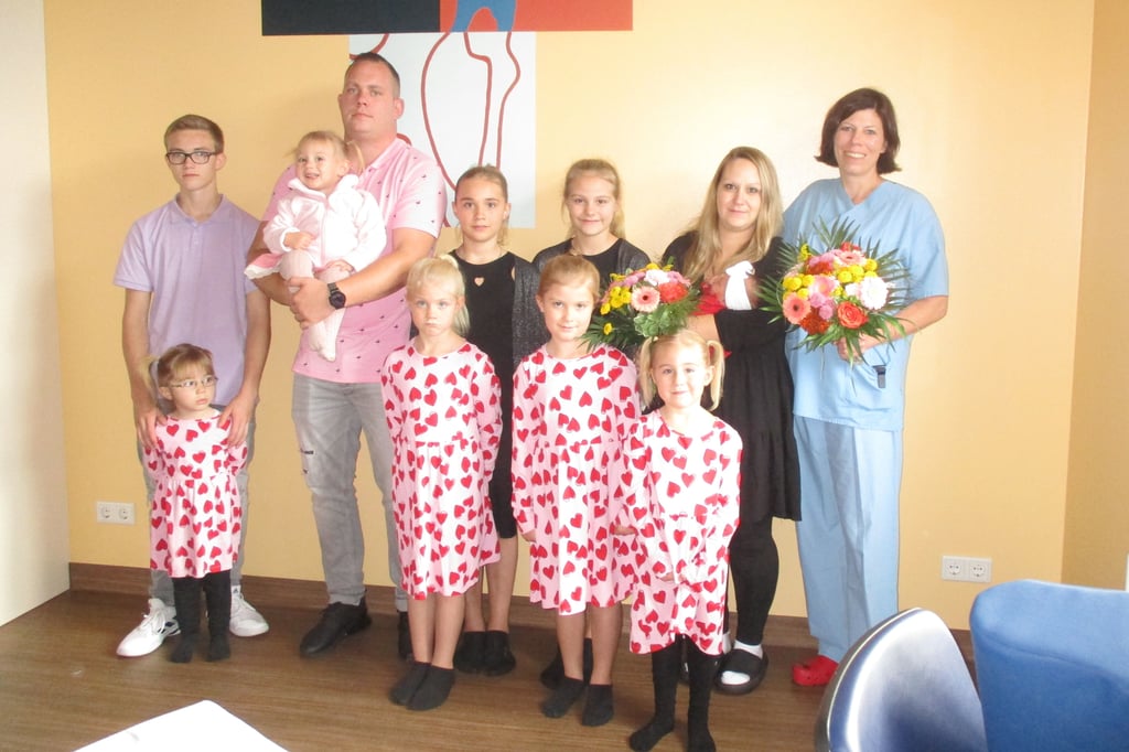 Ahlen: Frau bringt 10. Kind zur Welt – Hebamme half bei acht Geburten