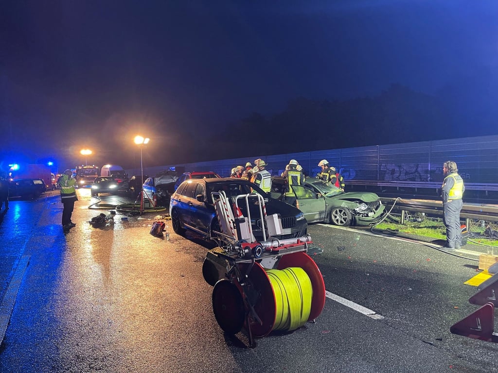 Unfall auf A2: Fahrbahn Richtung Dortmund gesperrt