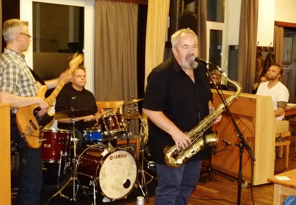 Tommy Schneller wieder im Hügeldorf