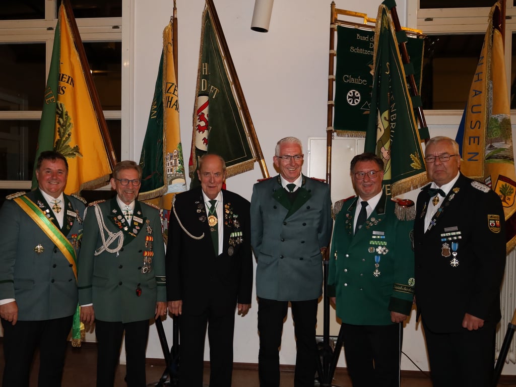 Paderborn: Gerhard Müller erhält St.-Sebastianus-Ehrenkreuz