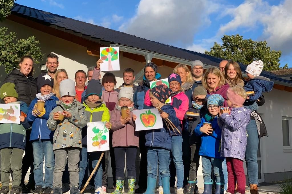 Dössel: Familien feiern ersten Apfeltag