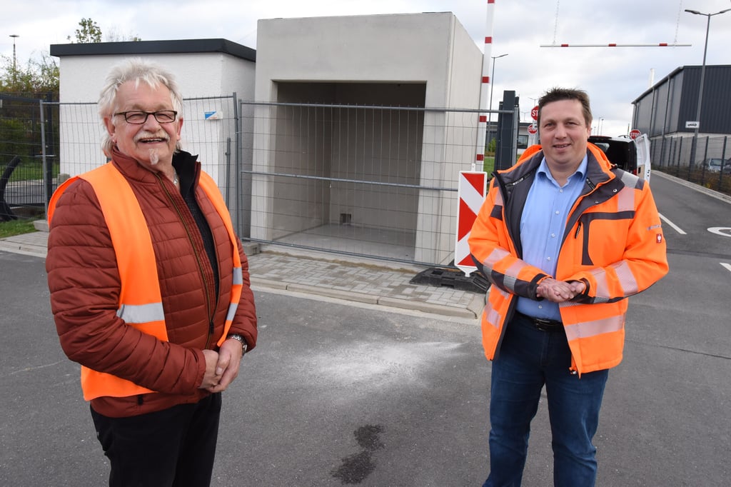 Ein Naschriegelautomat öffnet das Tor