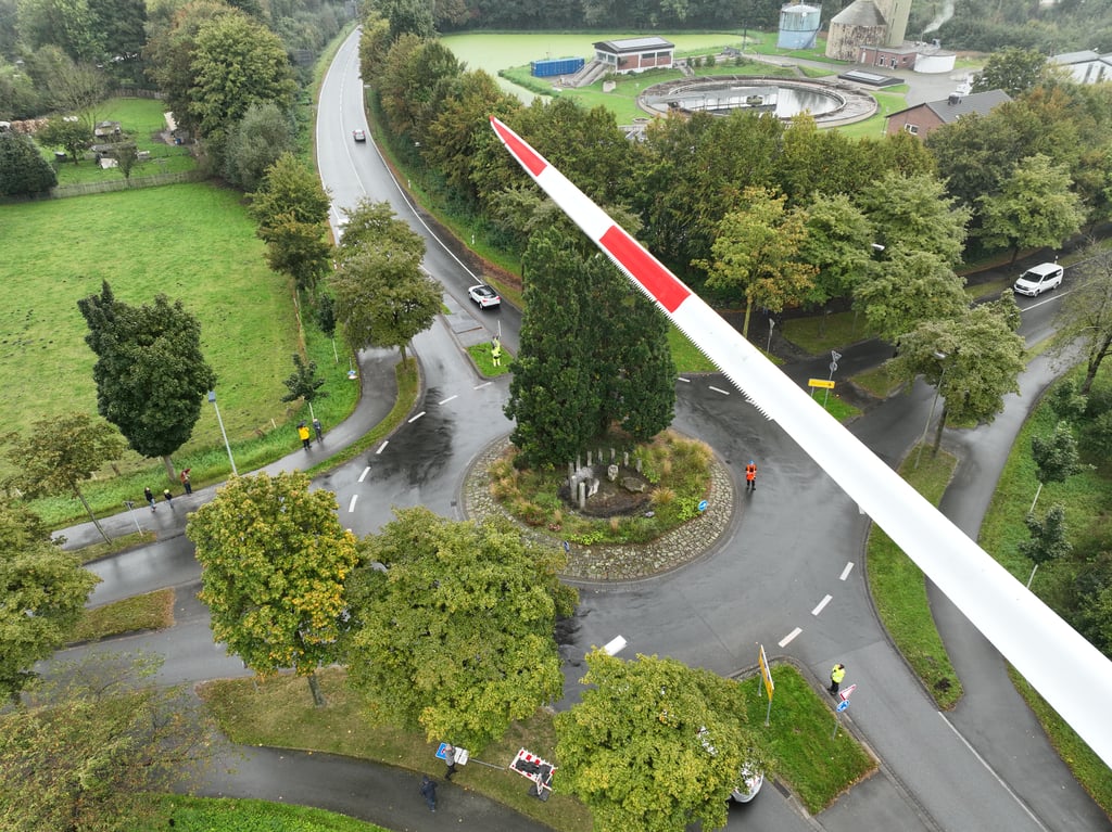 Bad Lippspringe Weitere Windrad Schwertransporte Mit Stra ensperrungen bad-lippspringe-weitere-windrad-schwertransporte-mit-stra-ensperrungen