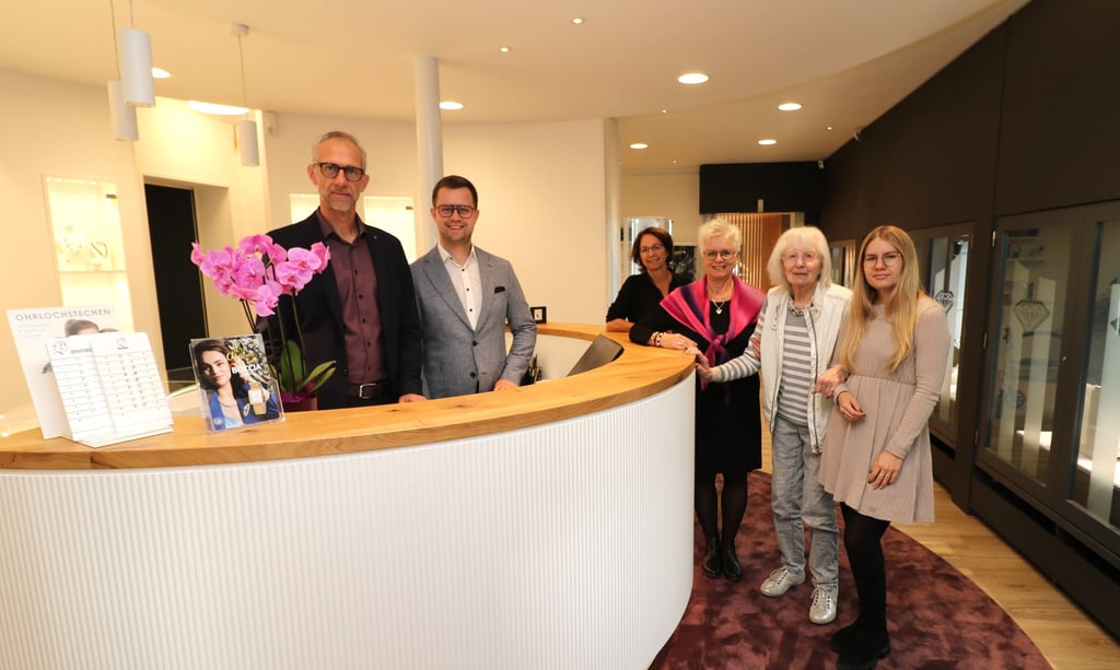 Juwelier Schierholz feiert Jubiläum in umgebauten Räumen