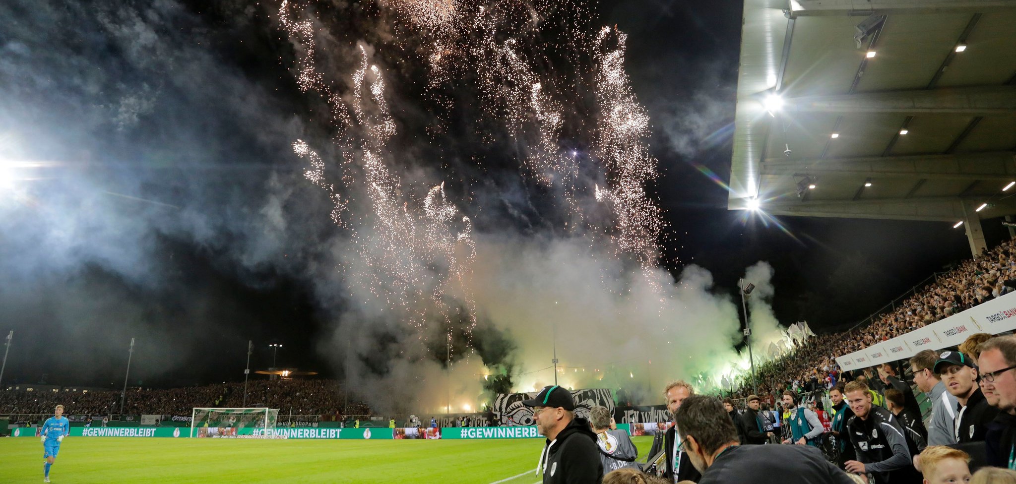 Preußen Münster: Mega-Strafe für Pyro-Show vor Bayern-Spiel