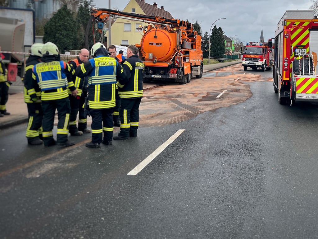Ochtrup: 300 Liter Heizöl auf Straße ausgelaufen