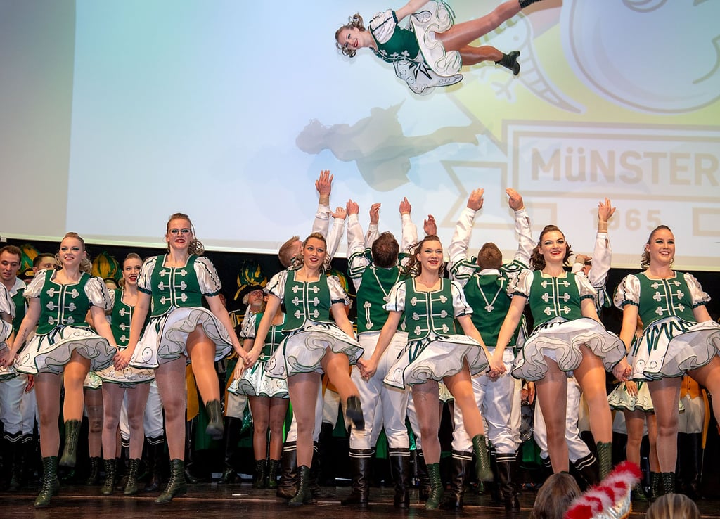 Karneval-Hochleistungssport zur Begeisterung der Herren