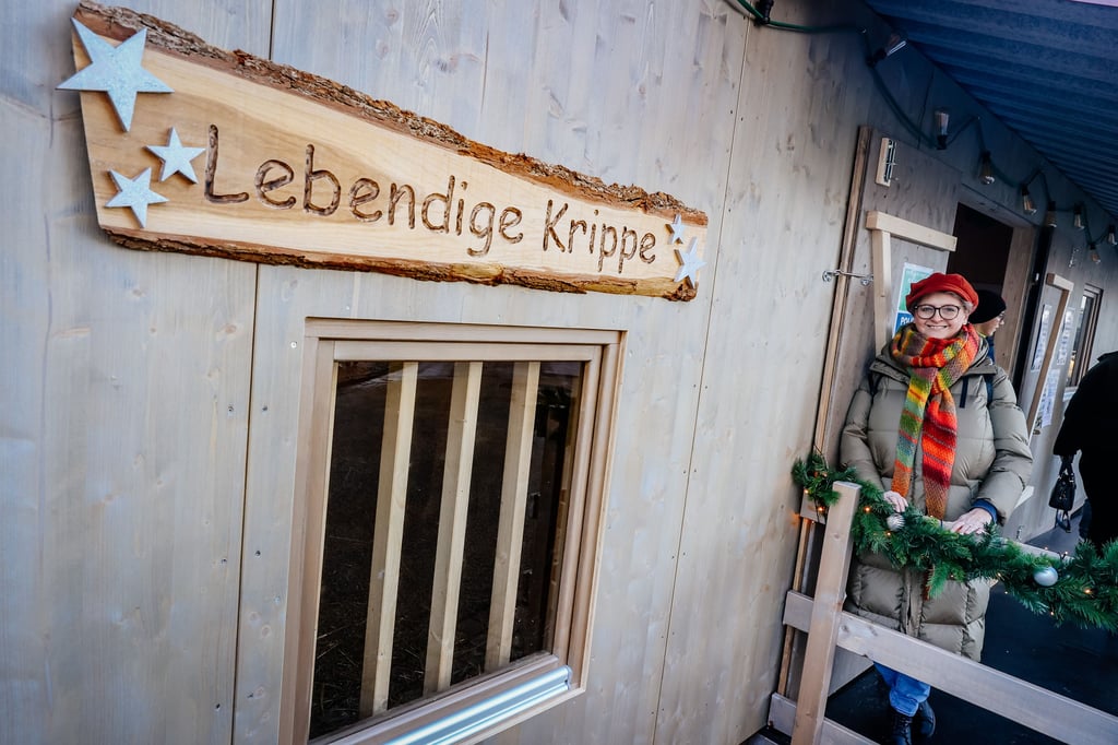 Paderborner Weihnachtsmarkt: Lebendige Krippe kontert Kritik von Peta