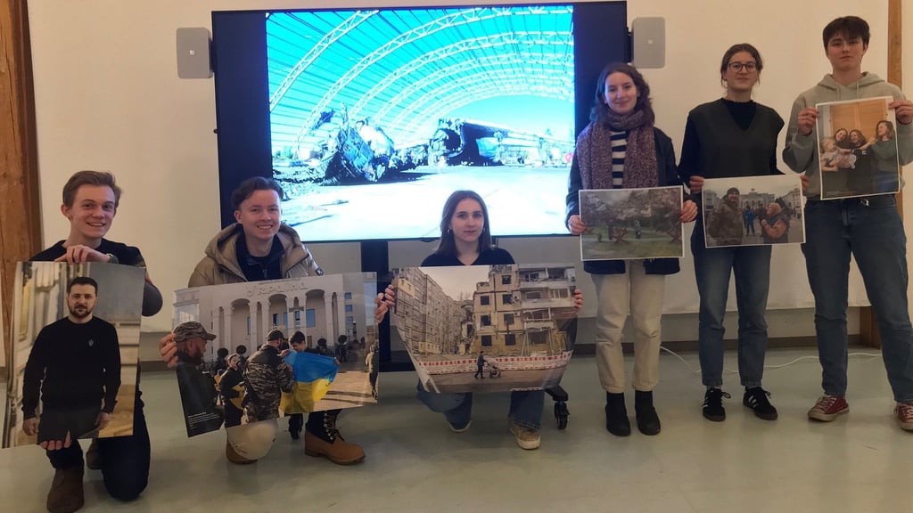 Bardel-Abiturienten zeigen Ausstellung zum Krieg in der Ukraine