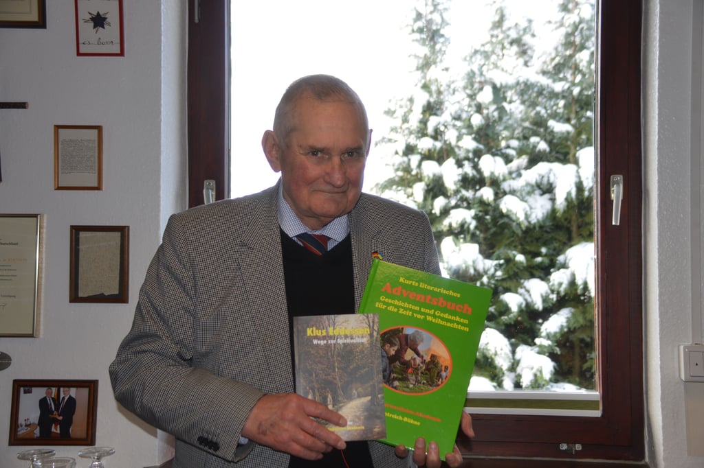 Bühne: Kurt Guss veröffentlicht Adventsbuch und Werk über „Klus Eddessen“