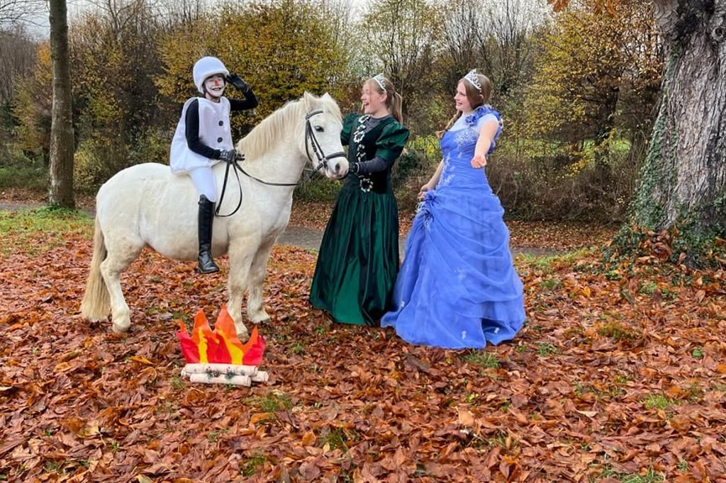 Bürener Reiter präsentieren die Eiskönigin