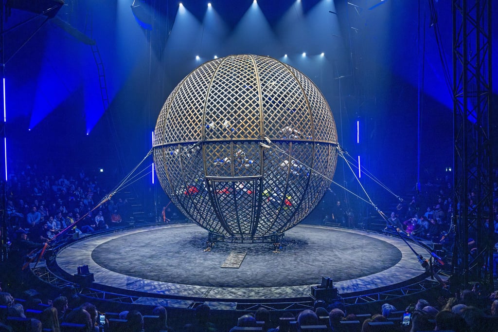 Zirkus Flic Flac feiert Premiere mit X-Mas Show in Bielefeld