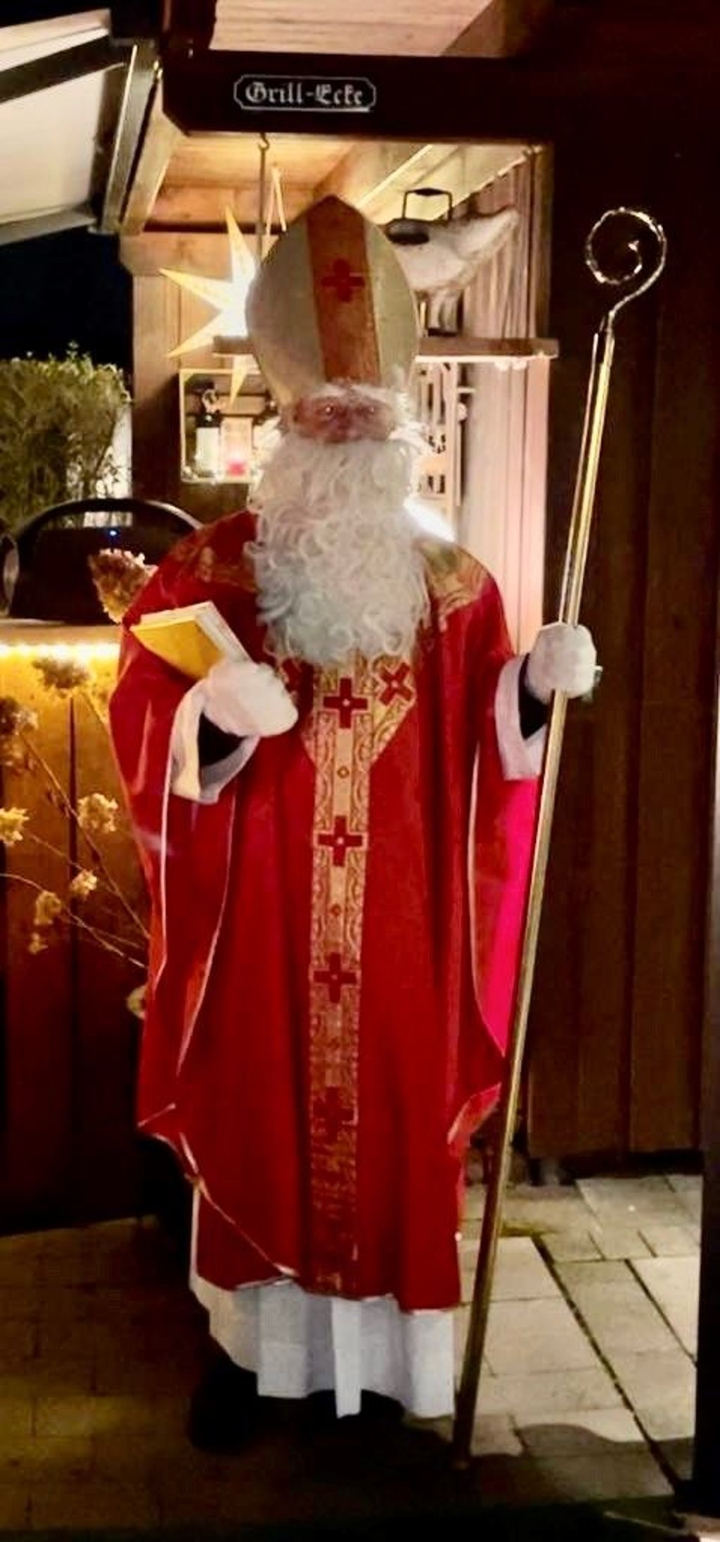 Mit Mantel und Rauschebart