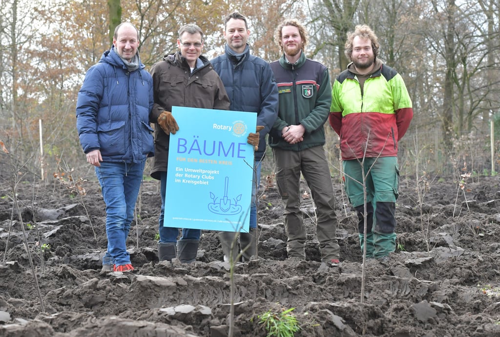Halle/Gütersloh/Verl: Baumpflanzaktion der Rotary-Clubs