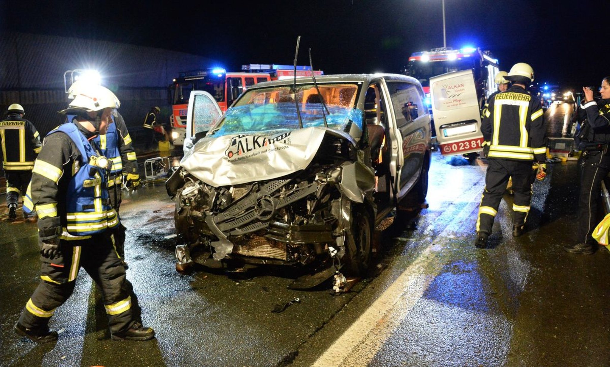 Gütersloh: Transporter-Fahrer bei Unfall auf A2 lebensgefährlich verletzt