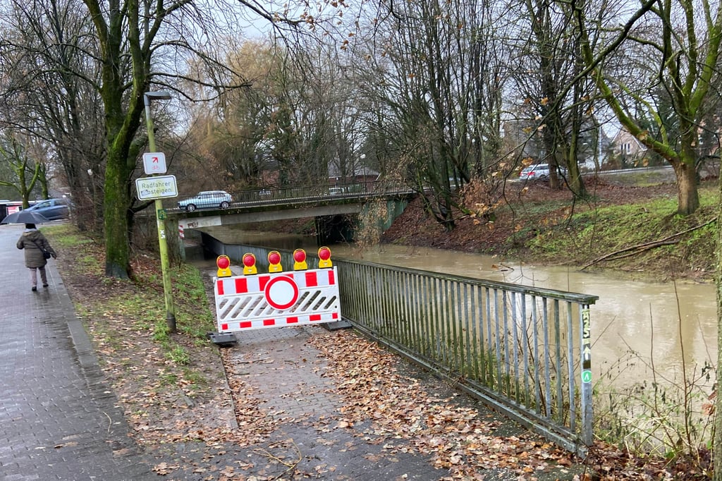 Sperrungen wegen Hochwassers: Stever tritt über die Ufer