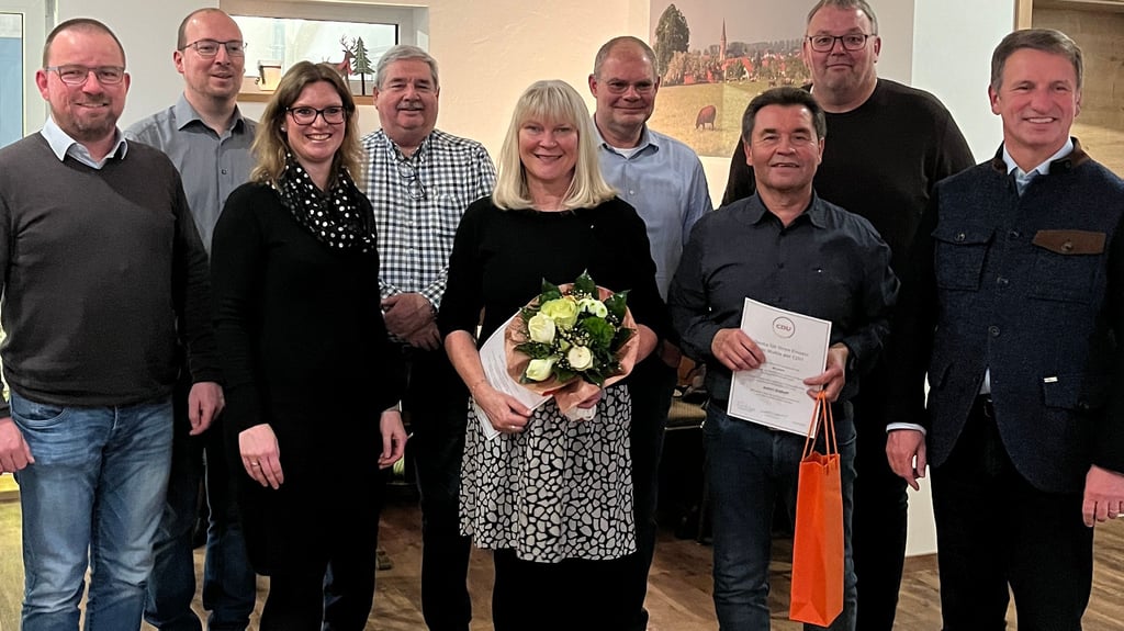 Warburg: Landrat Stickeln ist jetzt CDU-Ehrenvorsitzender in Dössel