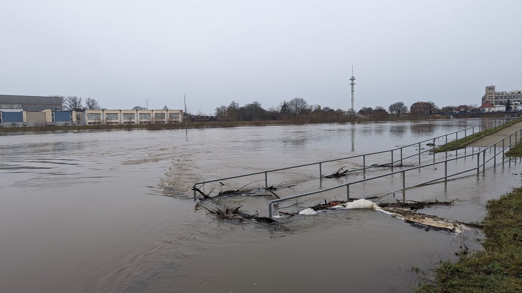 Pegel auf Rekordstand - bislang nur geringe Schäden