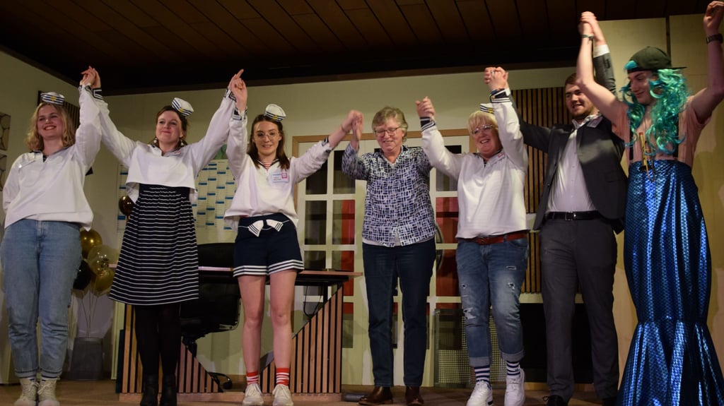 Burgtheater Dringenberg begeistert mit „Im falschen Film“