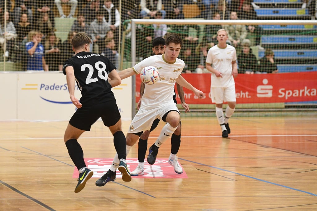 Fußball: SV Dringenberg im Achtelfinale beim Silvester-Cup in Paderborn