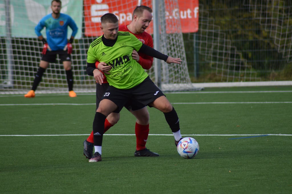 Fußball-Bezirksliga: neues Trio beim SV Dringenberg / Nick Neumann und ...
