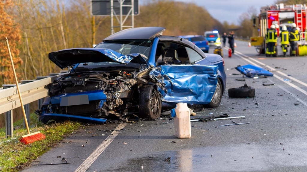 Unfall: 63-Jähriger stirbt auf der B64 bei Brakel