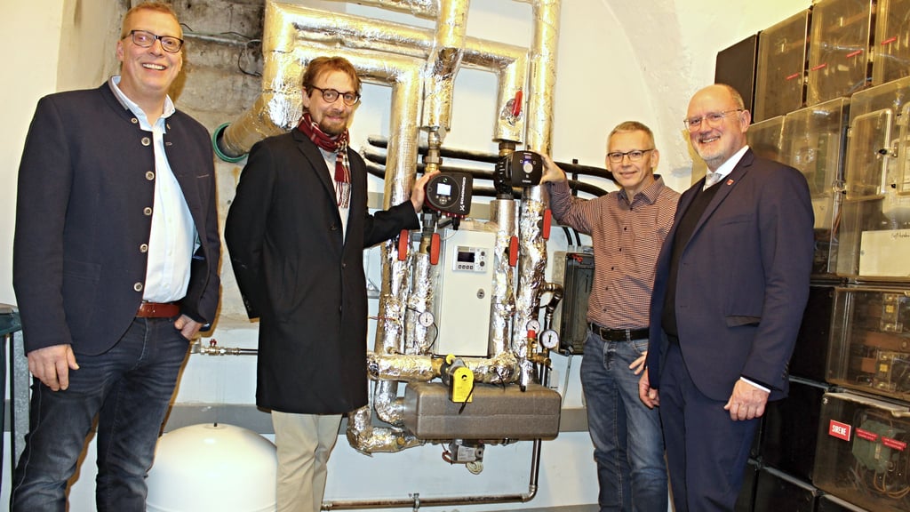 Neue Heizungs-Technik: Im Rathaus Nieheim wird jetzt gespart