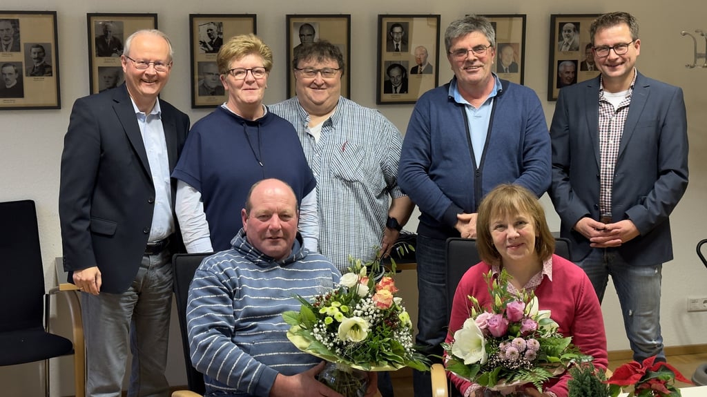Bürgermeister Grimm dankt langjährig Beschäftigten der Stadt Beverungen