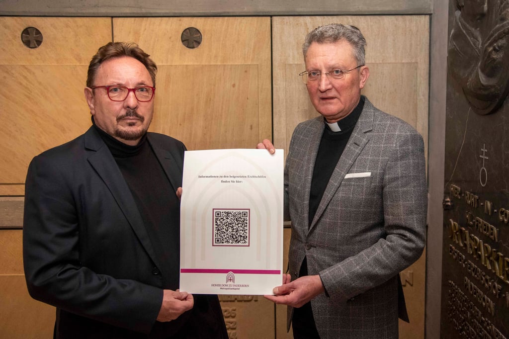 Paderborn: Hinweistafel zu Missbrauch in Domkrypta jetzt mit QR-Code