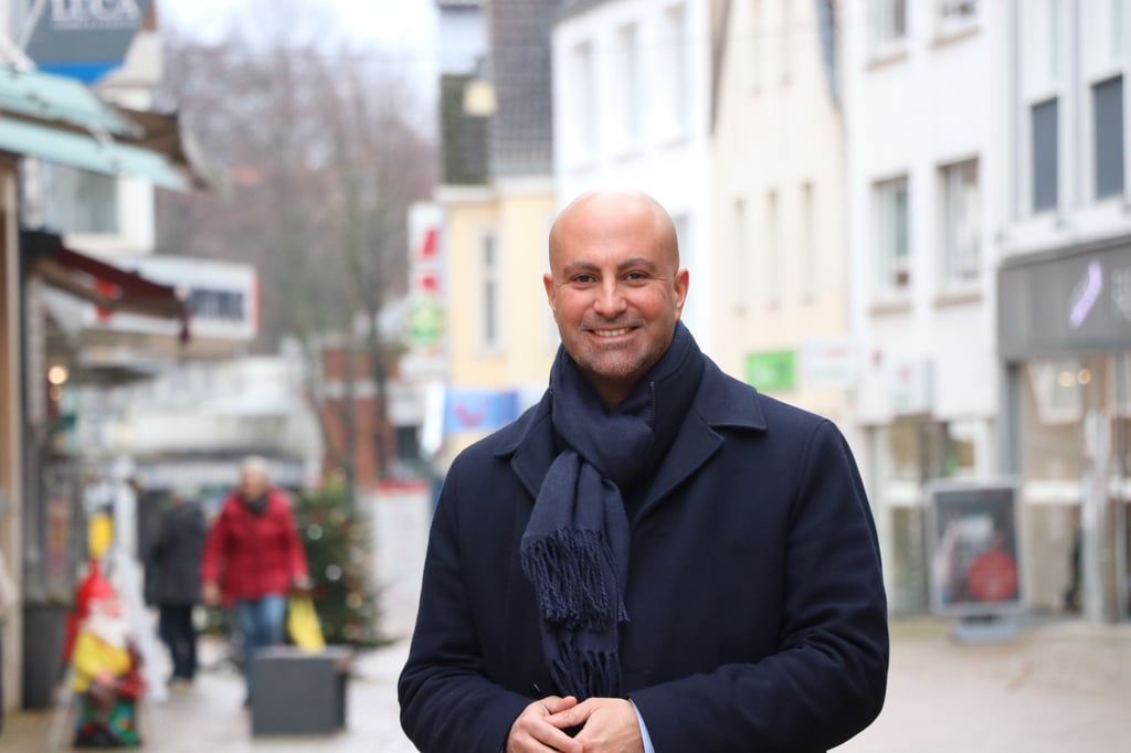 Landrat Ali Dogan kommt zum Rundgang durch Offelten