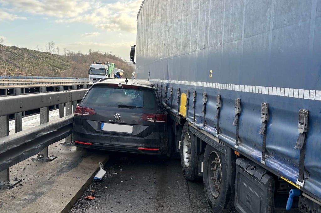 Unfall auf der A44: Richtung Kassel ging für Stunden nichts mehr