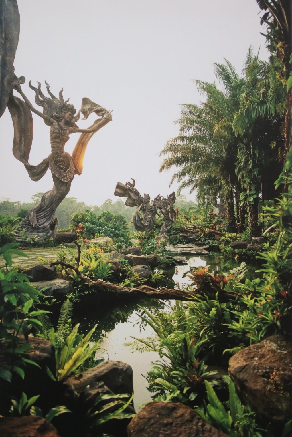 Enger: Patrick Mallek stellt in der Sparkasse Bilder mit tropischem ...