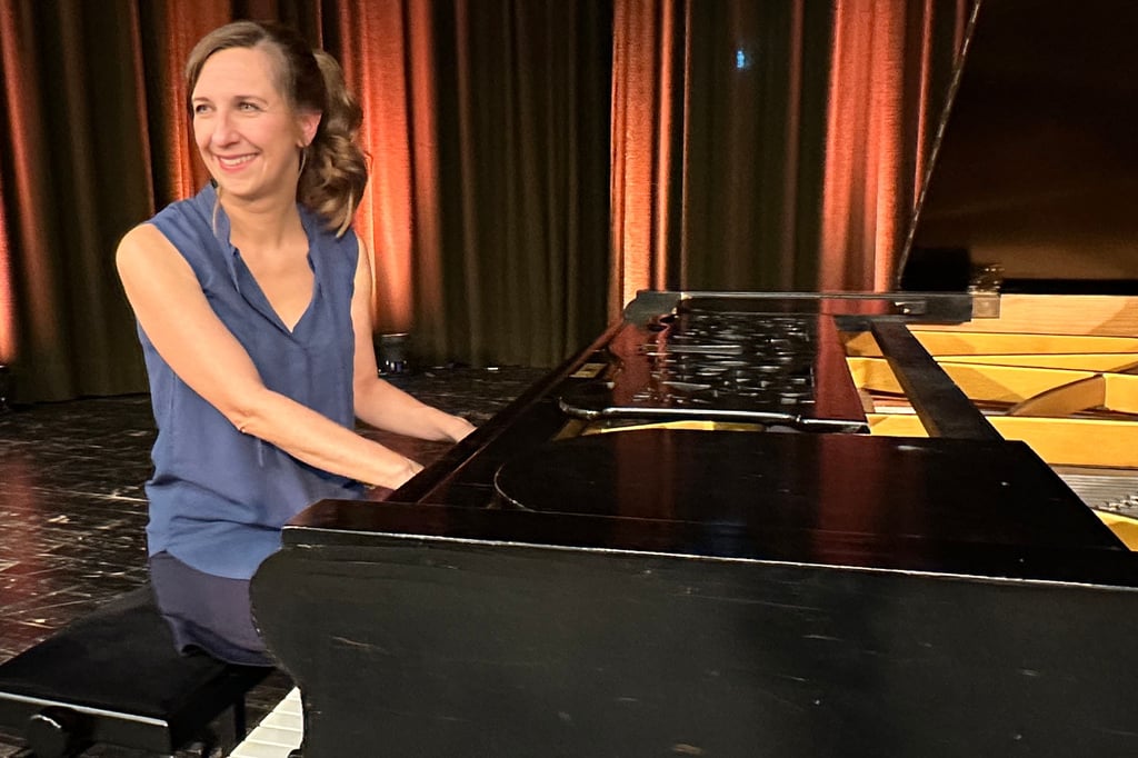 Warburg: Kabarettistin Sarah Hakenberg feiert „Mut zur Tücke“