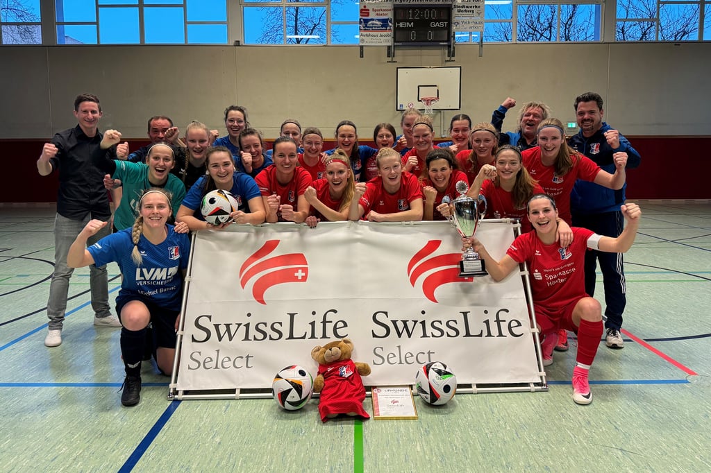 Frauenfußball: Landesligist FFC Nethegau I holt die Trophäe